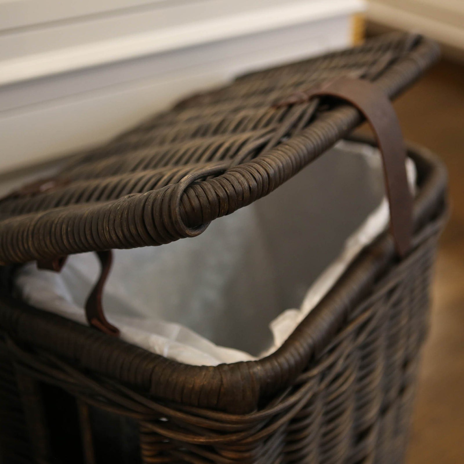 Wicker Kitchen Waste Basket with Metal Liner